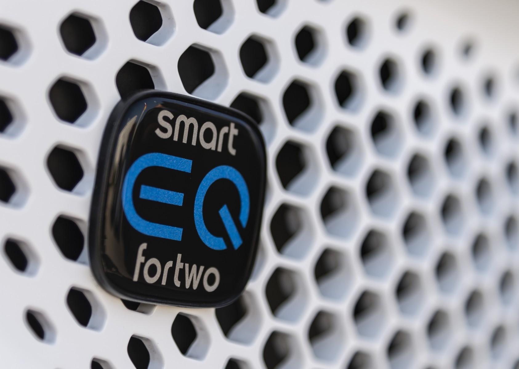 smart EQ Logo / emblem / badge for the front grille of the smart fortwo ...