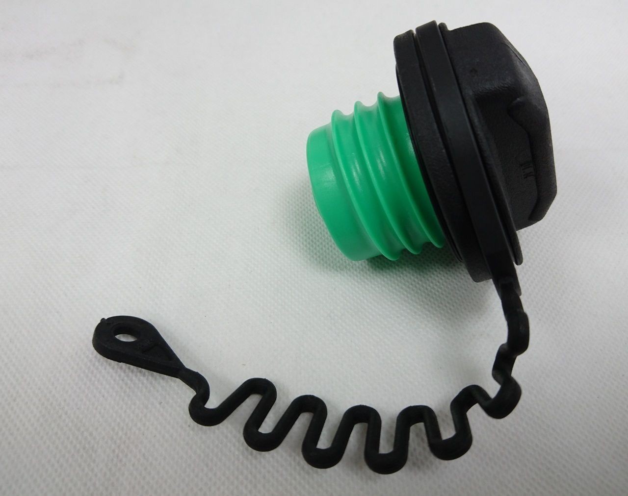 Genuine Smart Fortwo 451 fuel filler screw cap will also fit smart for2 450