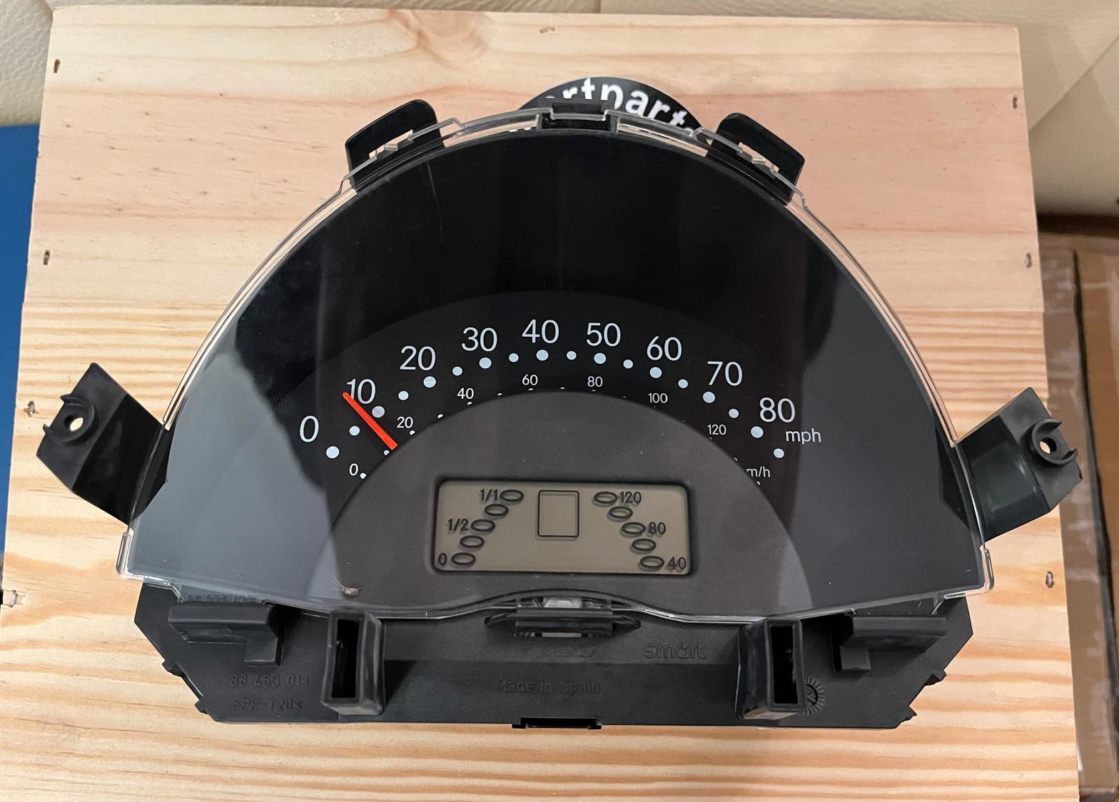 0010140V001000000, SPEEDO MPH INSTRUMENT CLUSTER. NAVIGATIONSYSTEM