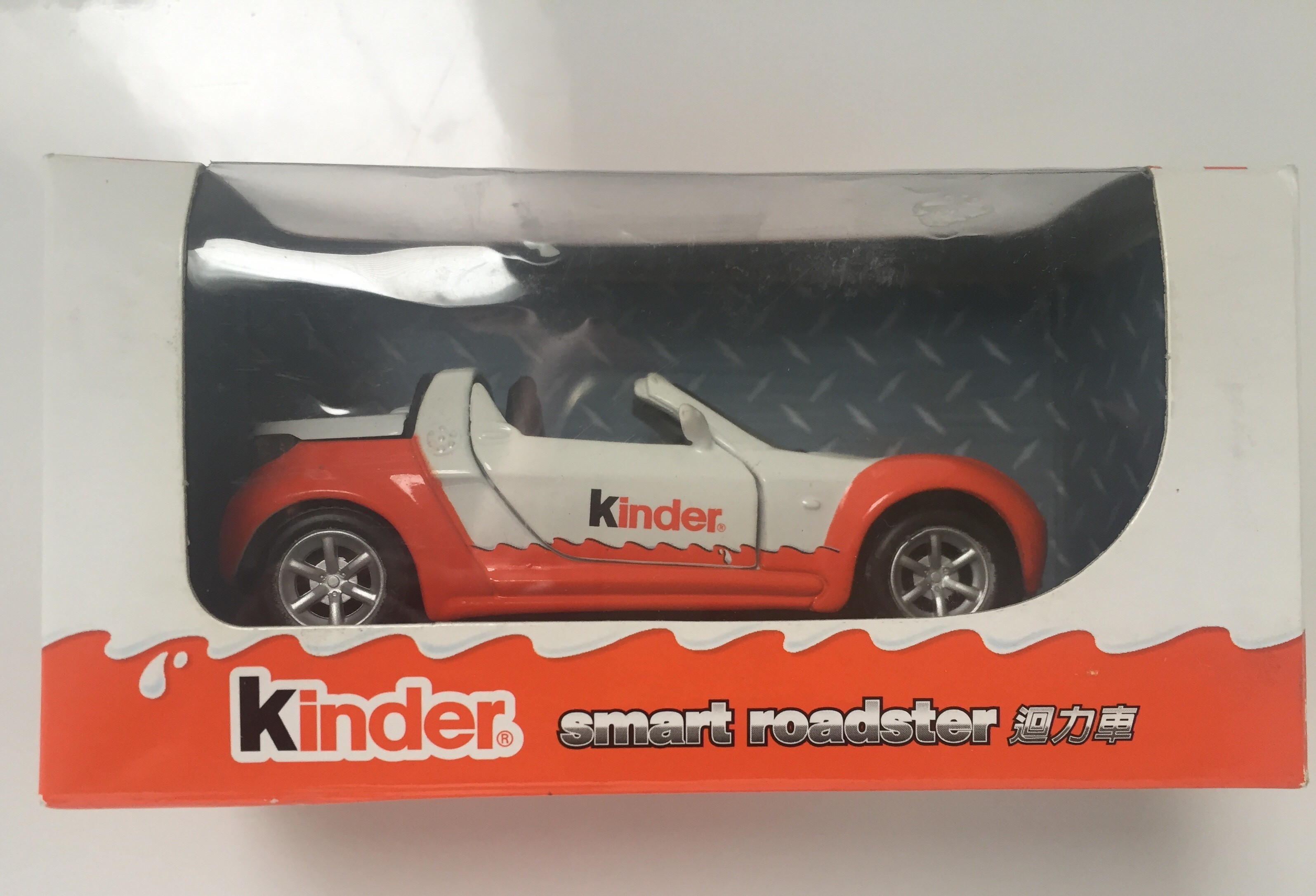 Maisto smart roadster Ferrero Kinder Chocolat modèle en édition limitée ...