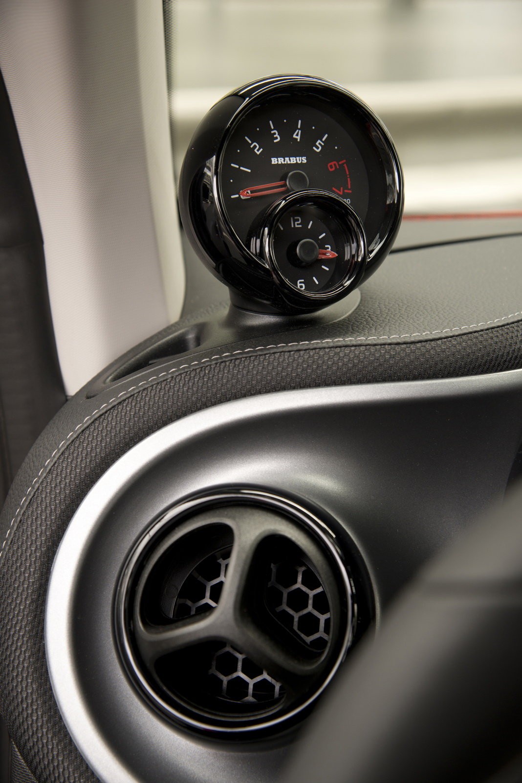 Smart ForTwo / ForFour 453 BRABUS dash pods rev. count and clock